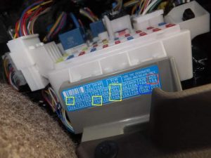 HE22S ラパン・ナビ取り付け・パネルの取り外し方・車速 ヒューズ電源 | 車速は5ピンの真ん中